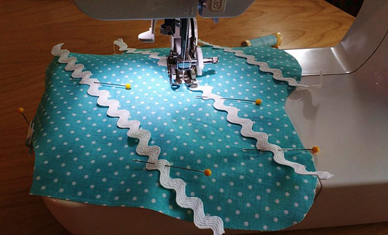 DIY Chicken Aprons and Hen Saddles | SewingMachinesPlus.com Blog